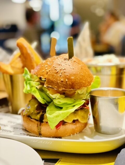 OFFSIDE – My kind of Sports Bar – The Greedy One